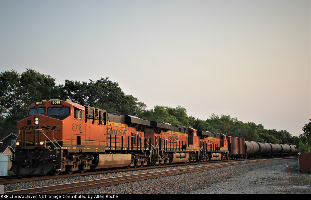 BNSF 8018